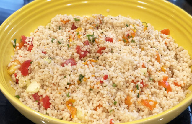 Salade de couscous perlé et halloumi | Une recette végétarienne